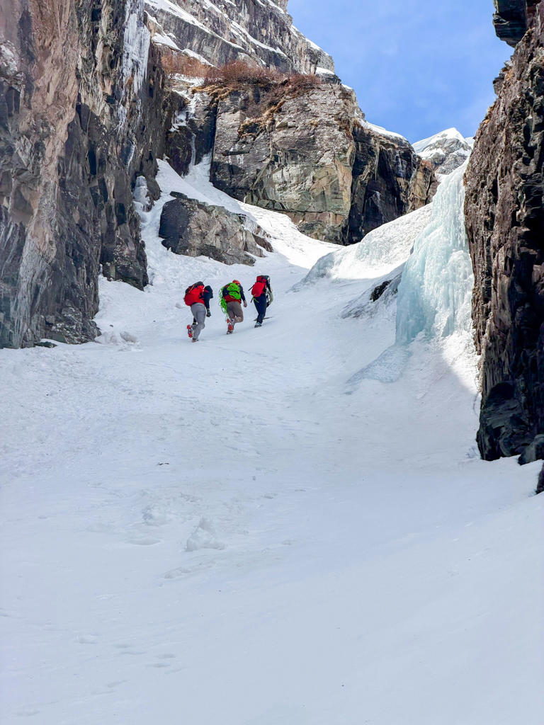 Colorado climber survives 1,000-foot fall off mountain, sustains no ...