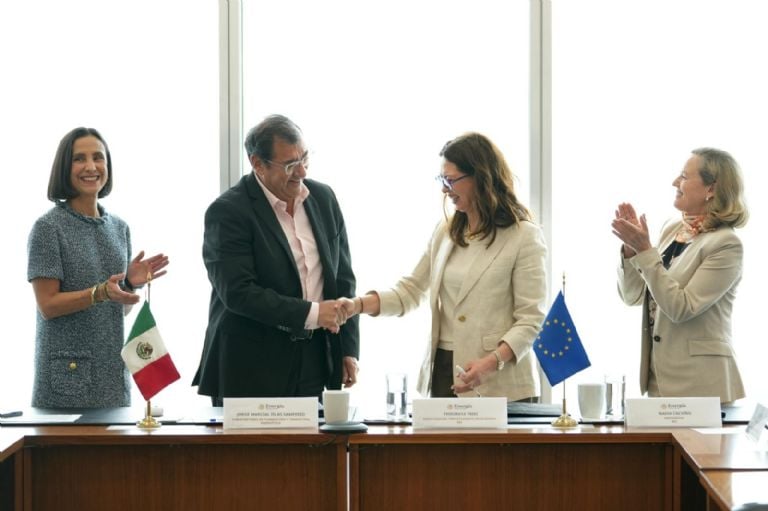 BEI firma acuerdo con Sener para impulsar inversiones energéticas clave