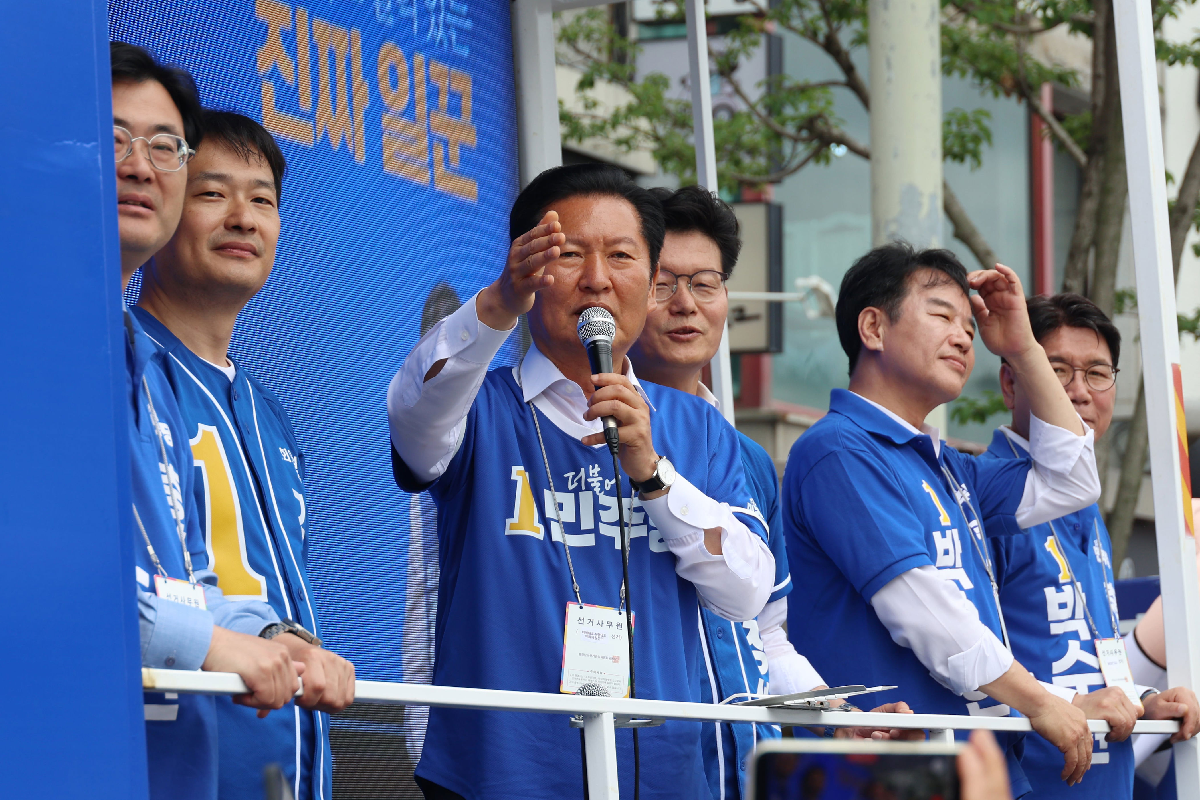 Democratic Party Leader Says Kim-Cho Unification Unlikely