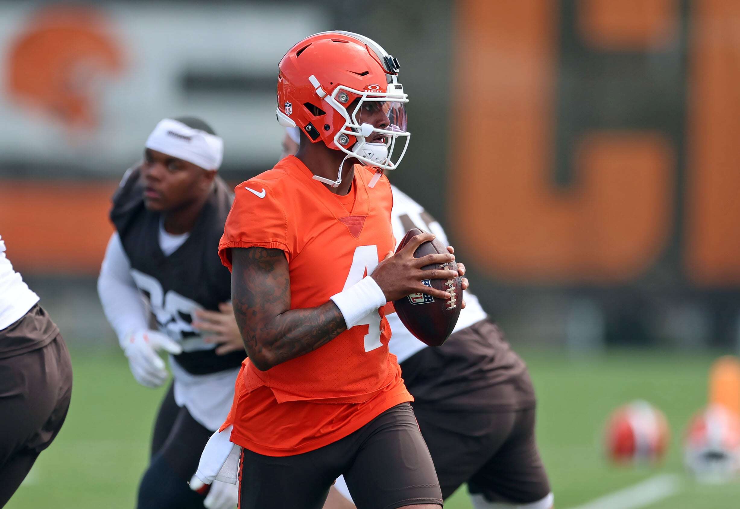 Who won Browns OTA No. 5 between Deshaun Watson and Shedeur Sanders ...