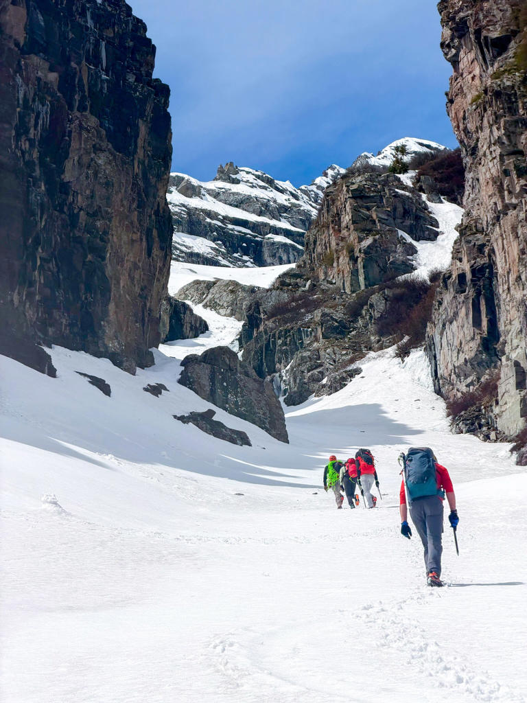 Colorado climber survives 1,000-foot fall off mountain, sustains no ...