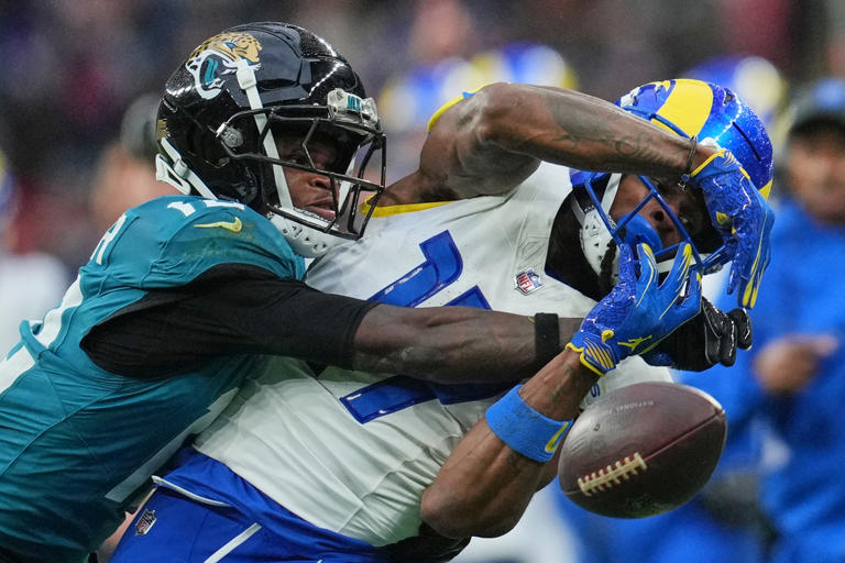 Jaguars' Travis Hunter still working on both sides of the ball, just ...