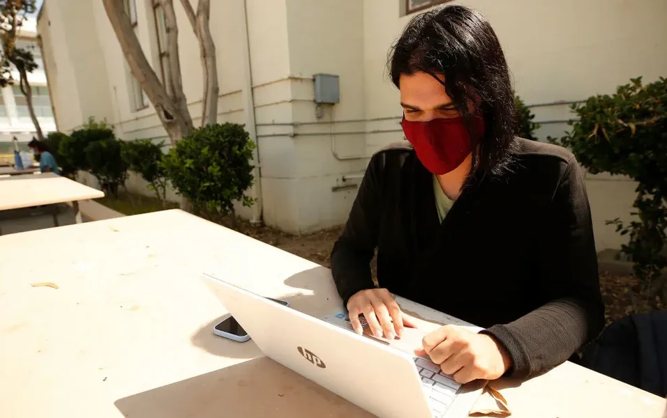 California colleges push to fix online learning shortcomings