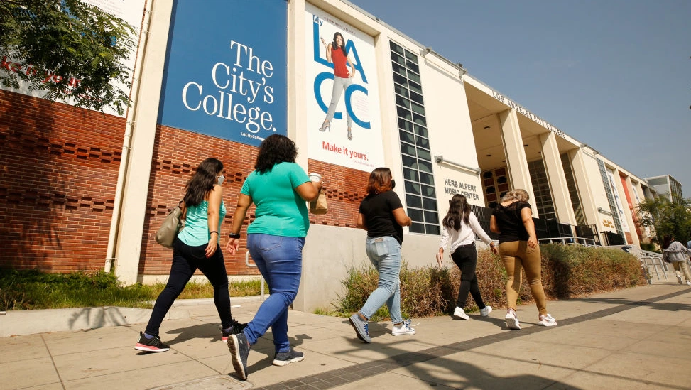 California colleges push to fix online learning shortcomings
