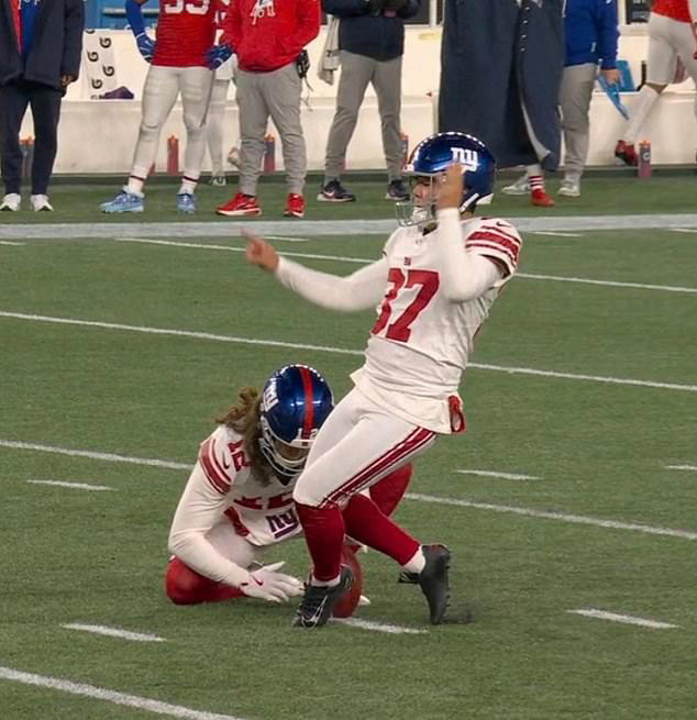 Long-suffering Jets fans slam team for signing kicker cut by Giants ...