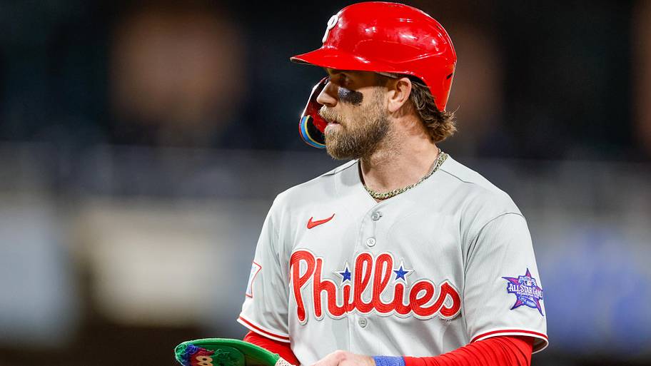 Padres troll Bryce Harper with hilarious scoreboard stunt vs Phillies