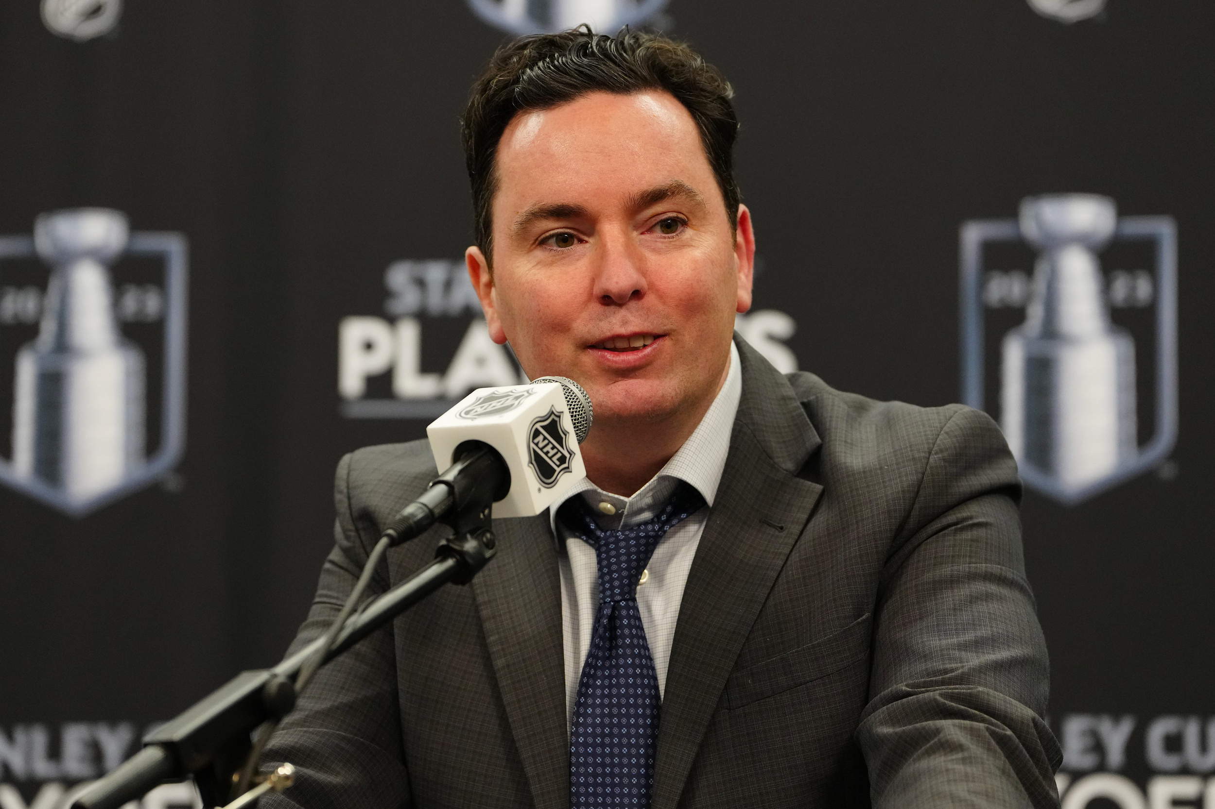 Maple Leafs coaching search heats up as unexpected front-runner emerges