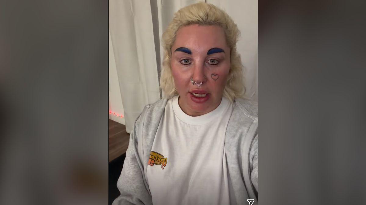 Amanda Bynes apologizes for being 'so awkward' while showing fans her ...