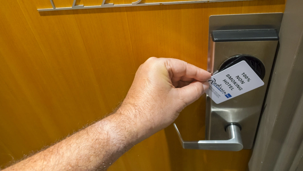 Smart hotel safety tips every traveler needs