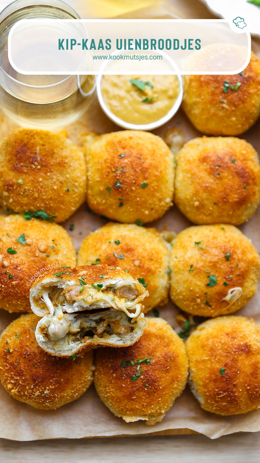 Kip kaas uienbroodjes met parmezaan korst
