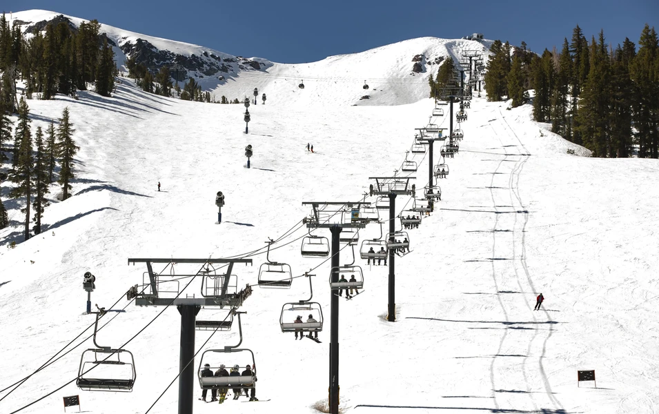 Late-spring Sierra snowstorm shuts passes, extends ski season
