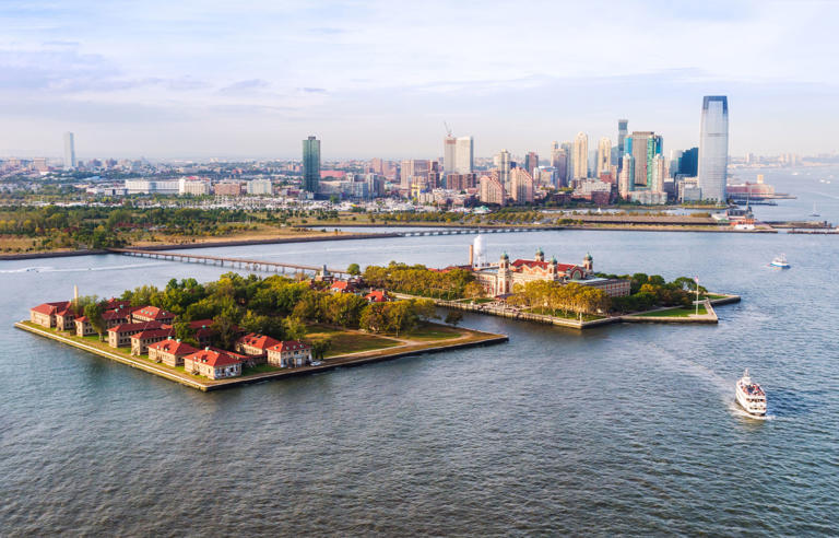 How to spend a perfect day in Jersey City—starting with a giant pork ...