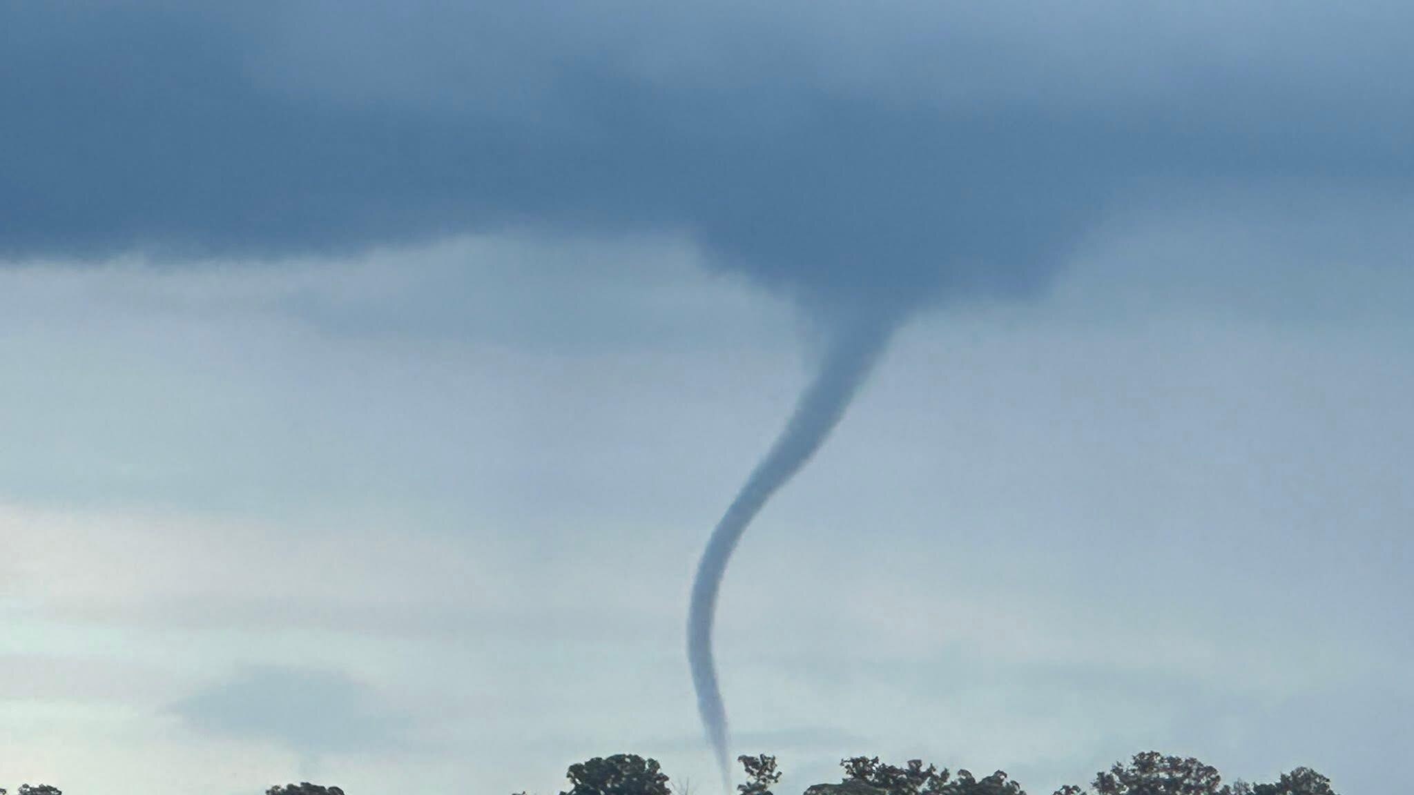 Weather enthusiasts spot rare cloud feature in regional Victoria