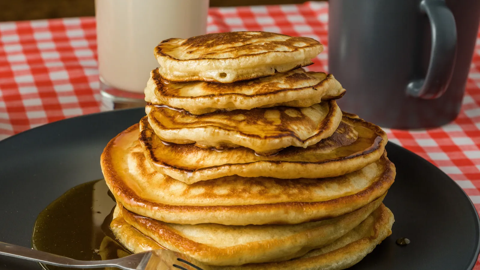 How 7 chain restaurants are keeping oversized pancake stacks relevant ...