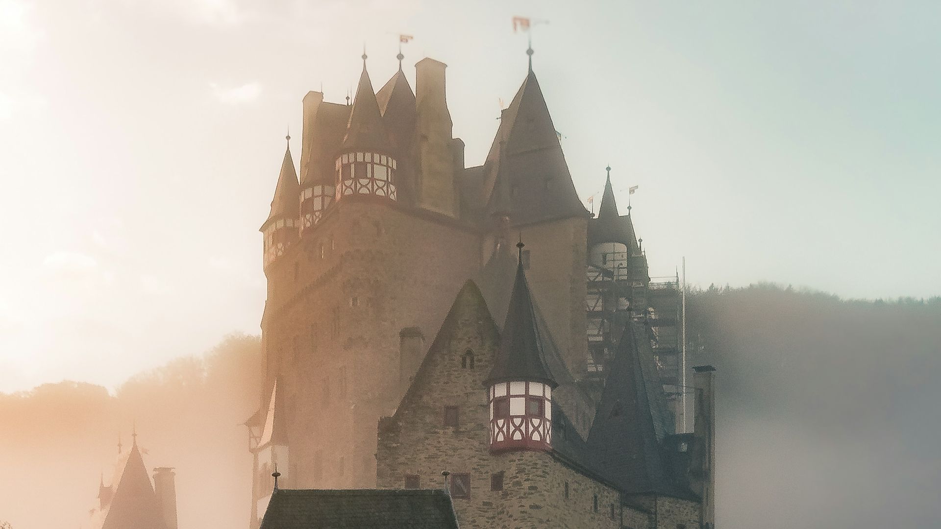 10 castles built to last & 10 cities lost beneath the sea