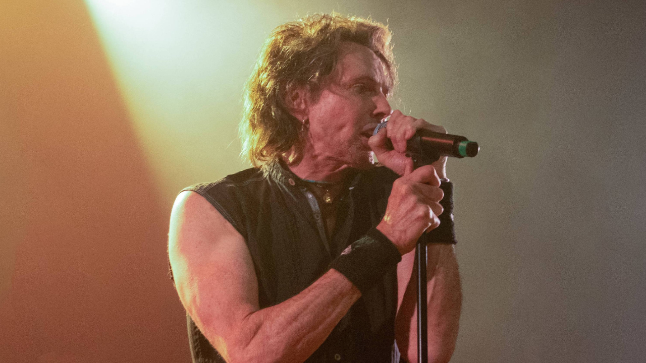 Fans can't believe how good this '80s rock icon still looks today