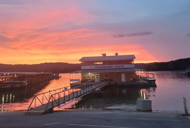 This floating café in Missouri lets you dine right on the water with ...