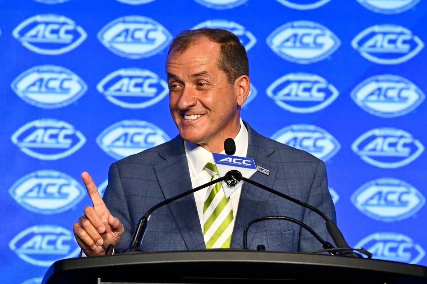 Key Sens. Cruz, Cantwell look to break college sports logjam in ...