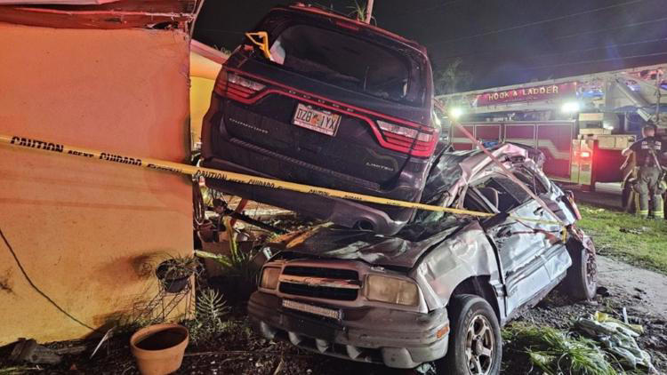 15-year-old driver loses control of car, crashes into Clearwater home ...