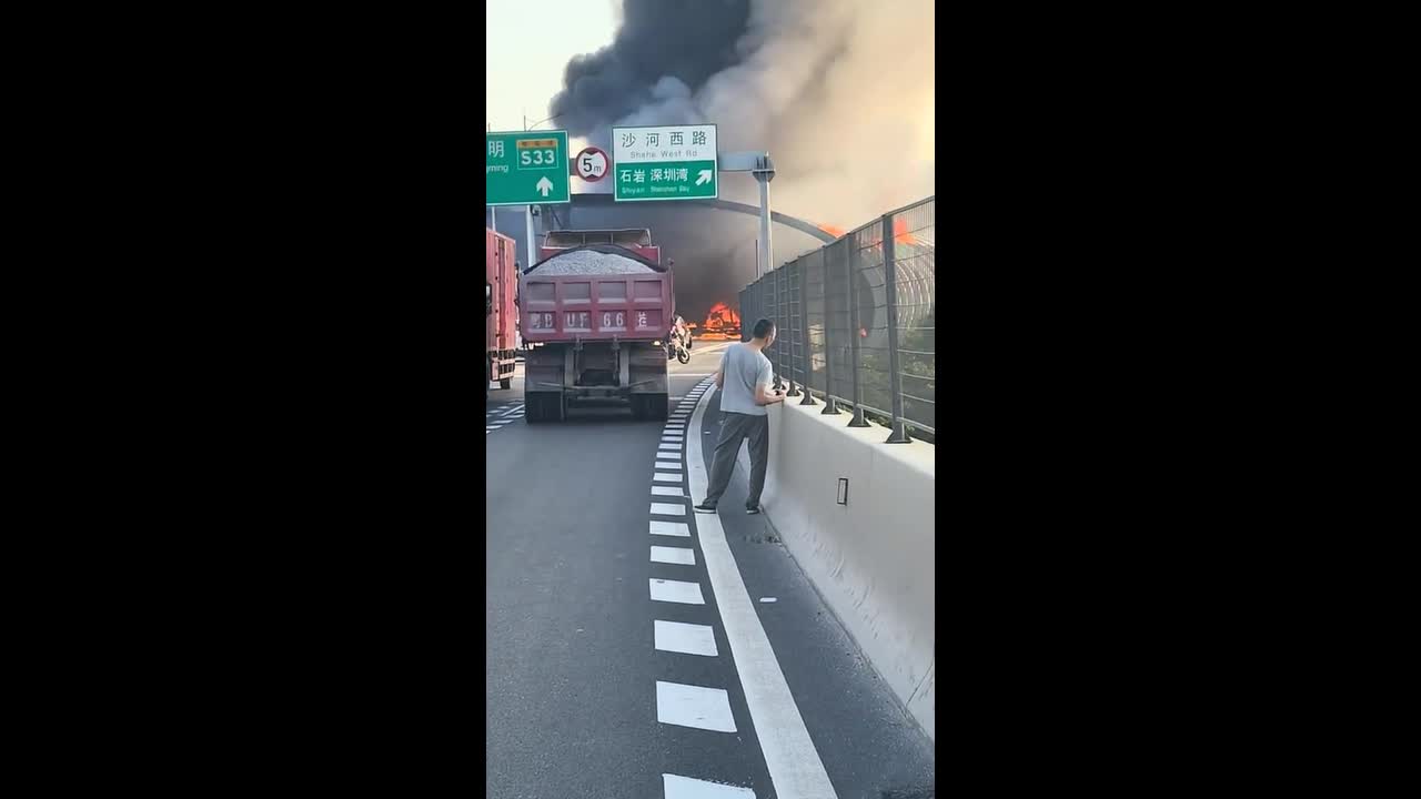 Bus and petrol tanker collision sparks massive fire on Shenzhen expressway