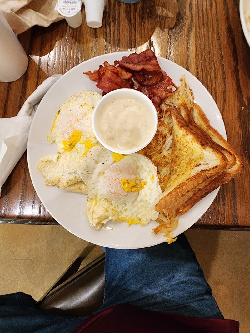 This small-town Oklahoma cafe lets you eat under a real deer stand ...