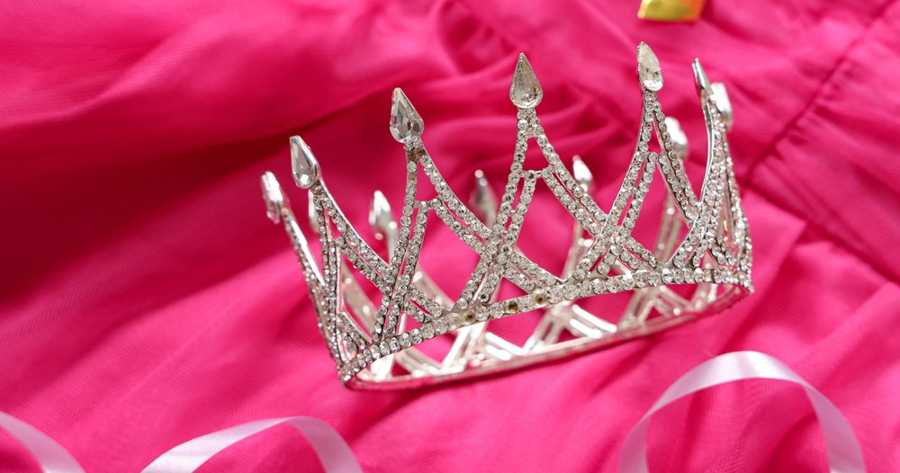 Students & queer mom love on trans prom king as critics whine about ...