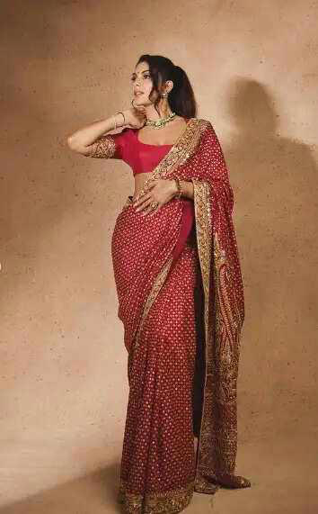 Global beauties embracing Indian ethnic fashion in Bollywood