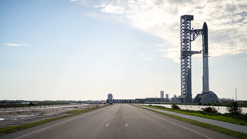FAA grounds SpaceX Starship after booster engine failures