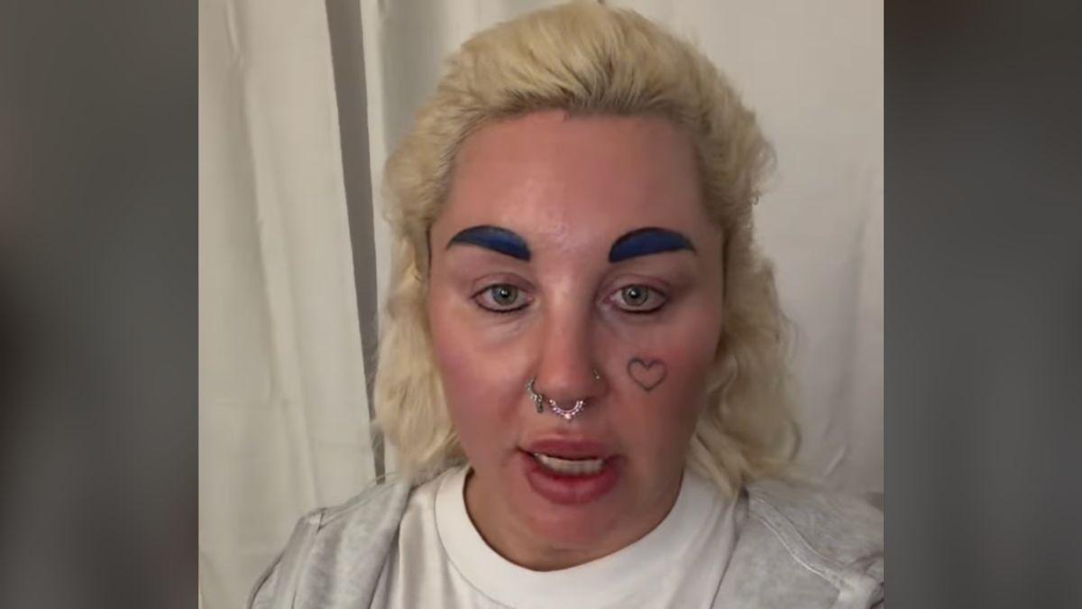 Amanda Bynes apologizes for being 'so awkward' while showing fans her ...