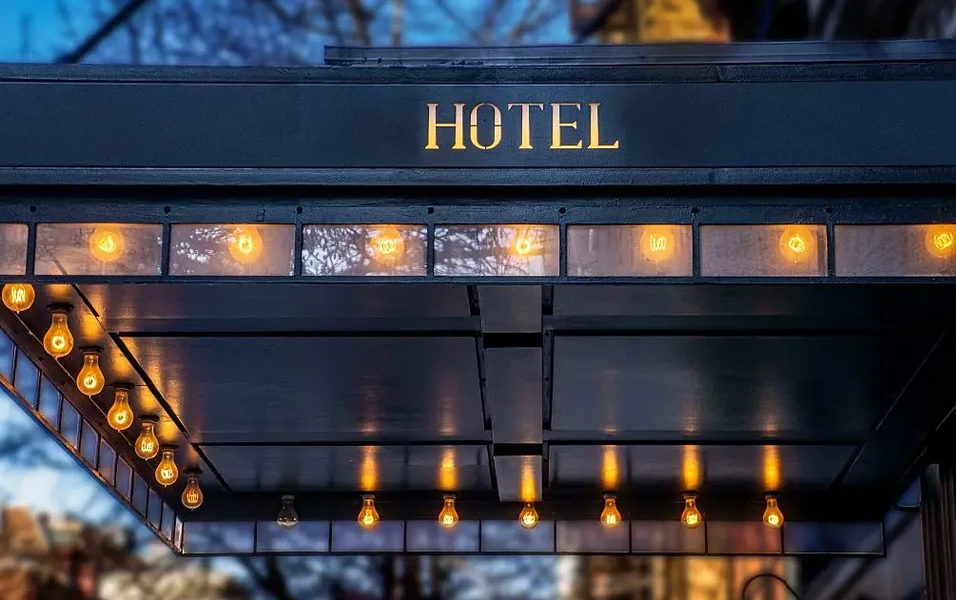 Smart hotel safety tips every traveler needs