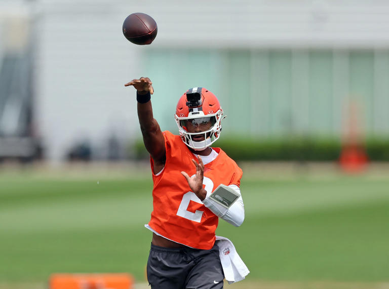 Who won Browns OTA No. 5 between Deshaun Watson and Shedeur Sanders ...