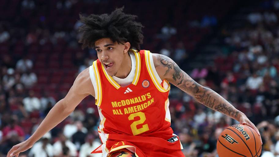 Kansas' Taylen Kinney will see extra time on the court this summer with ...