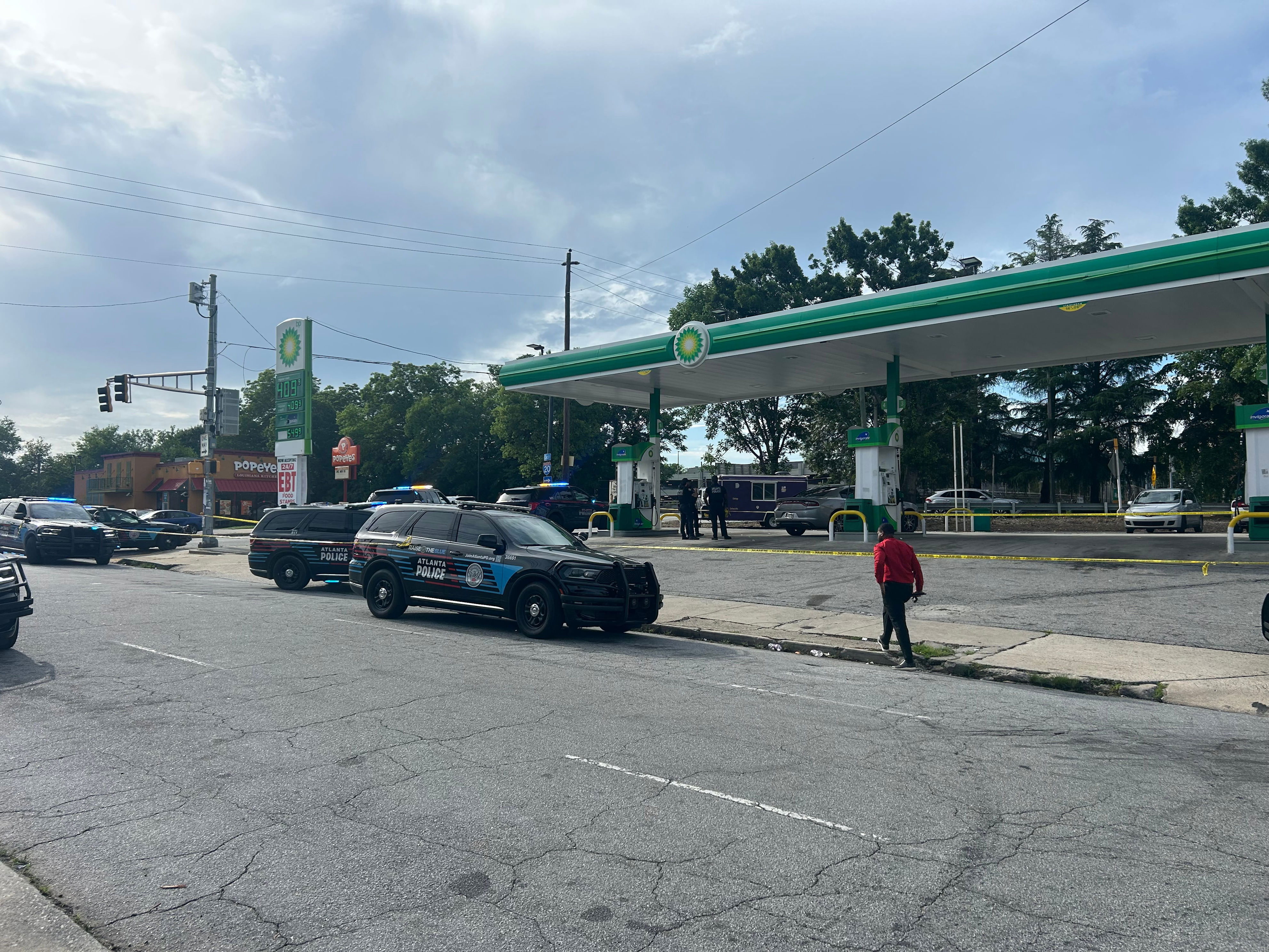 71-year-old man shot in apparent drive-by Atlanta shooting