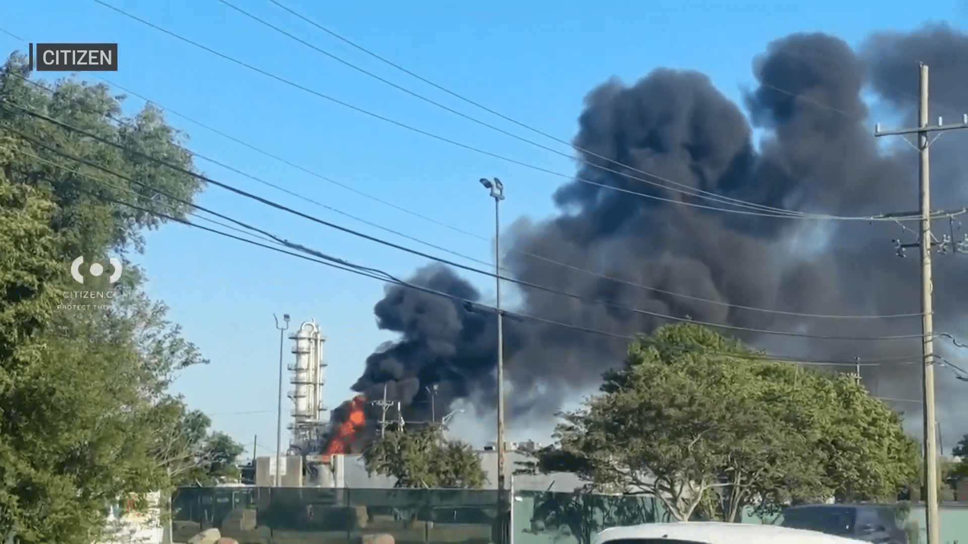 Flames and huge plume of smoke rise from fire in southwest suburb ...