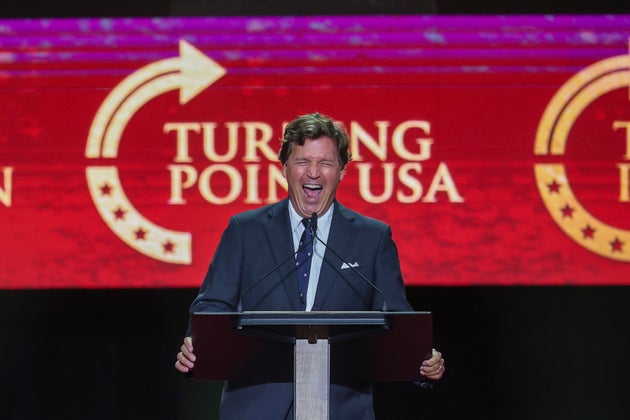 Tucker Carlson doles out some truly strange credit card advice