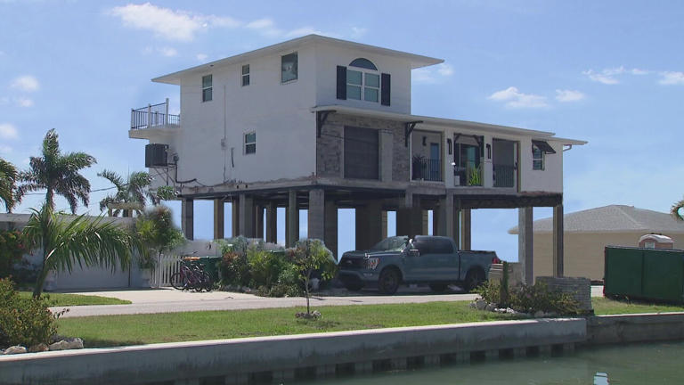 Manasota Key home elevation: Couple reports cracks and damage, delays ...
