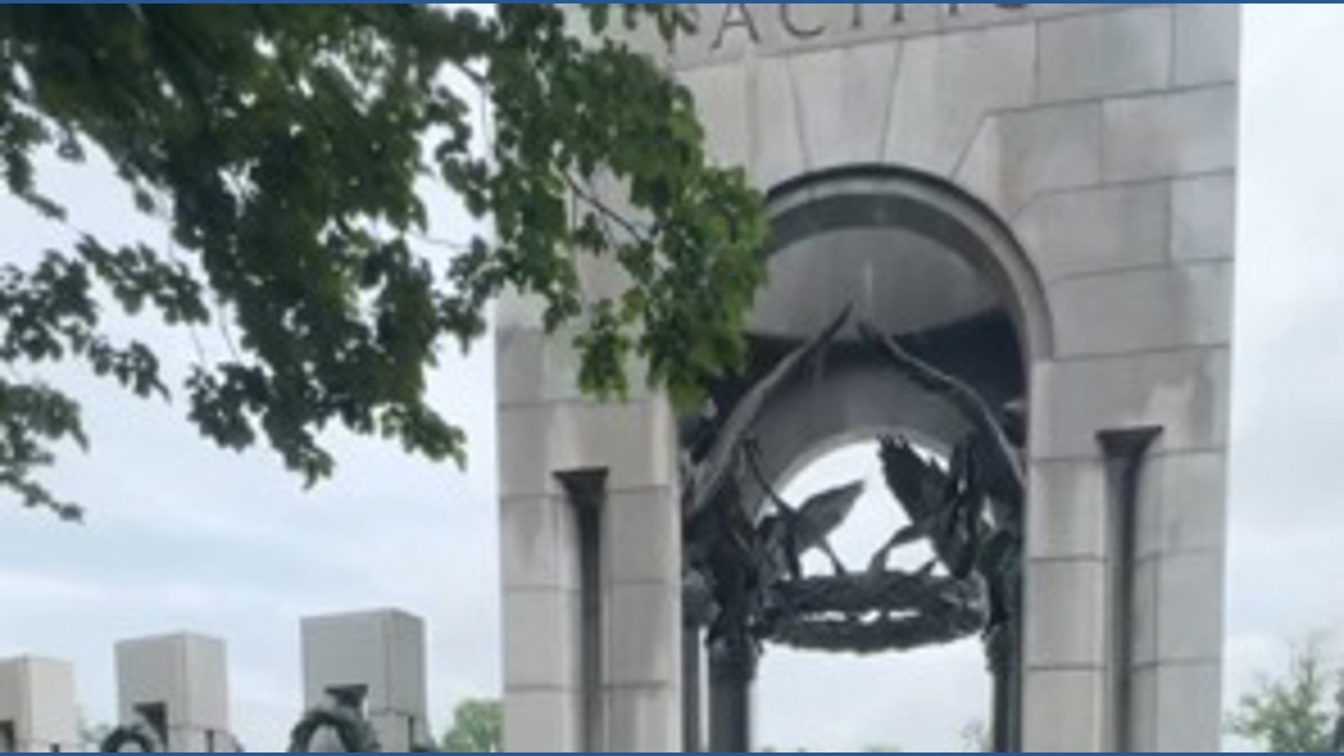Veterans greeted at WWII memorial