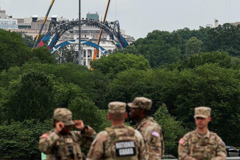 Construction of cage-fighting arena transforms White House grounds