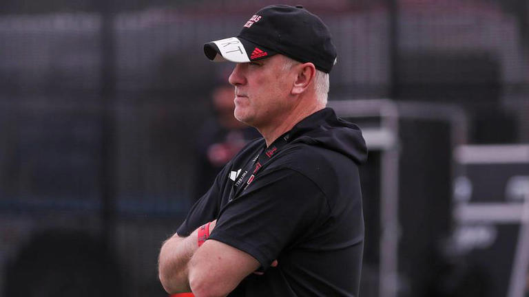 College football’s No. 1 overall prospect schedules another visit amid ...