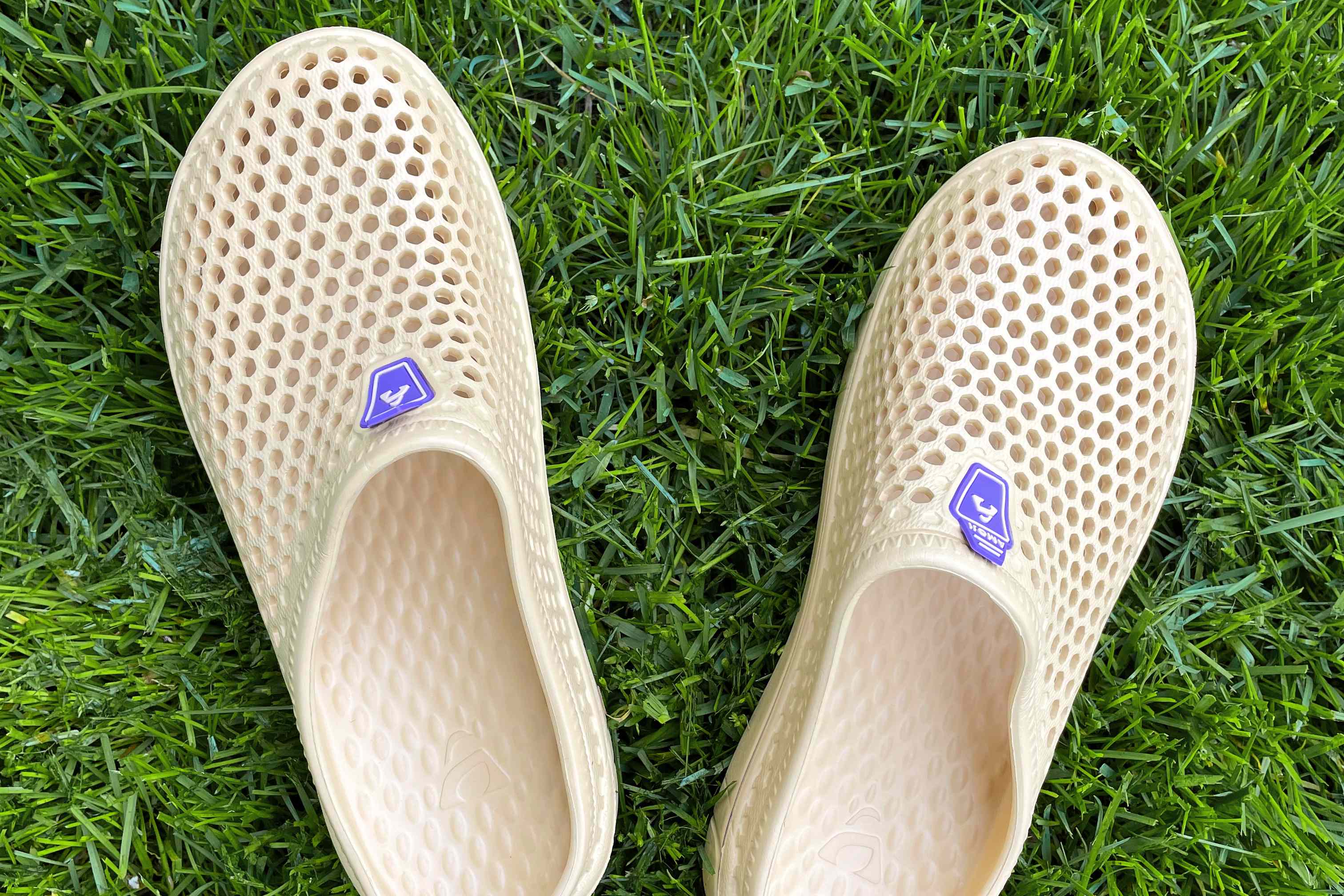 The 15 waterproof garden clogs gardeners actually wear all mud season ...