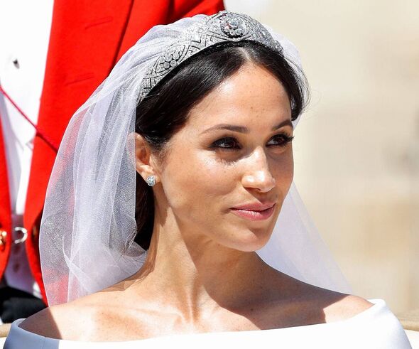 Expert claims Harry's 'shouting' sparked Meghan Markle tiara-gate row ...