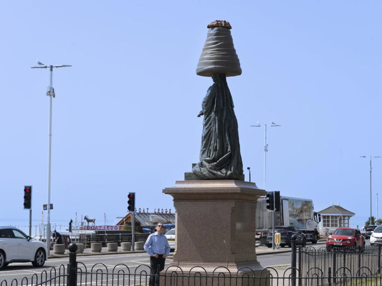 Prankster places giant Walnut Whip on Queen Victoria statue