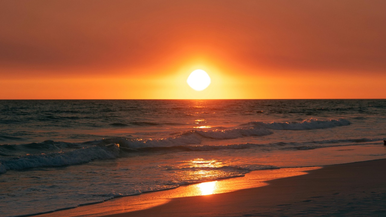 A slow-moving plume of Saharan dust is closing in on Florida and the ...