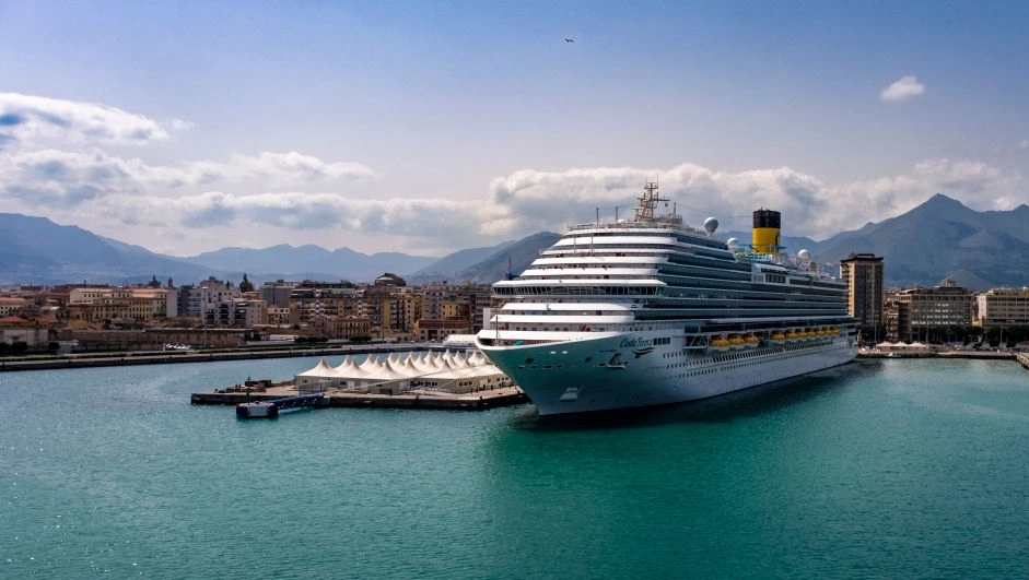 Costa Cruises warns select passengers of $70 buffet fine