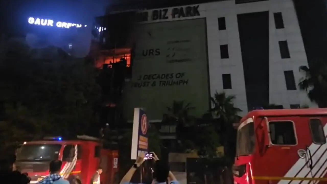 Massive fire breaks out at Gaur Biz Park in Ghaziabad | Watch video
