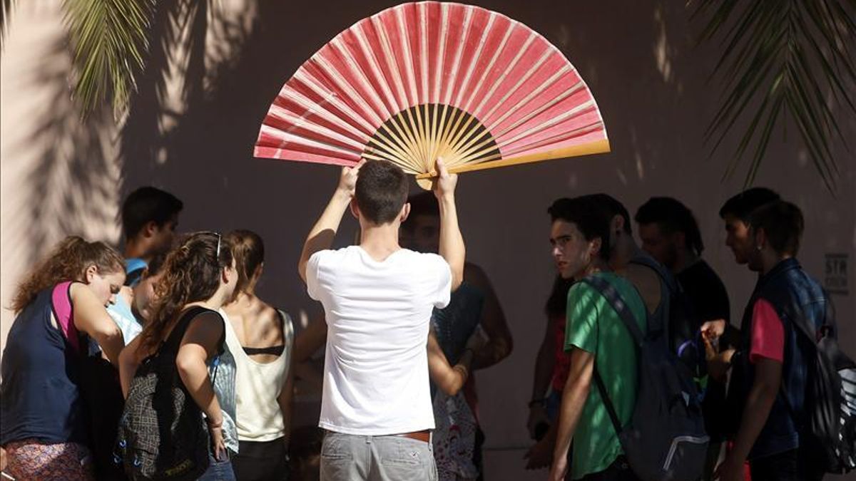 Frente sindical ante el calor en las aulas extremeñas: PIDE abre la vía ...