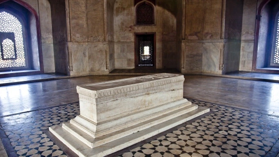 Mughal history and Persian legacy in focus