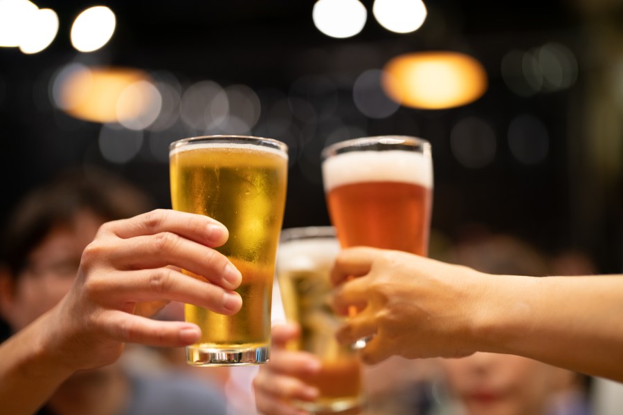 Mass. lawmakers look to extend bar hours for World Cup