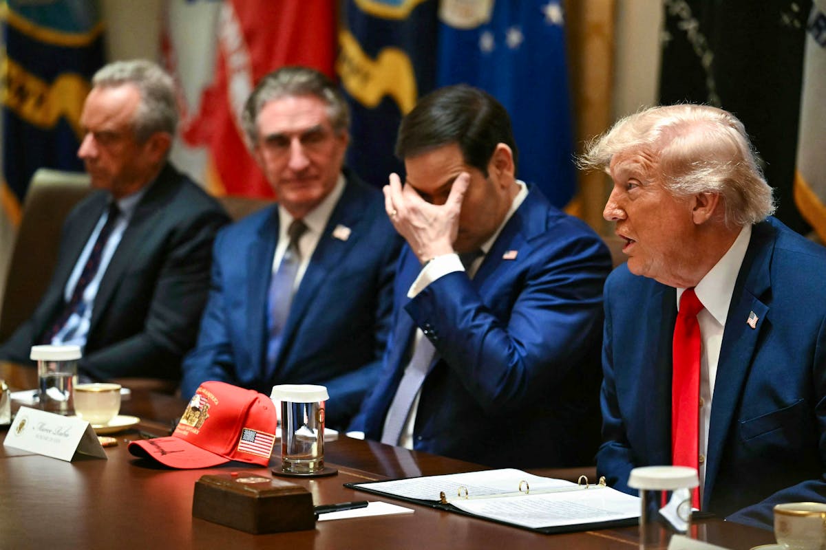 Quand Trump divague et menace de « pulvériser » son allié