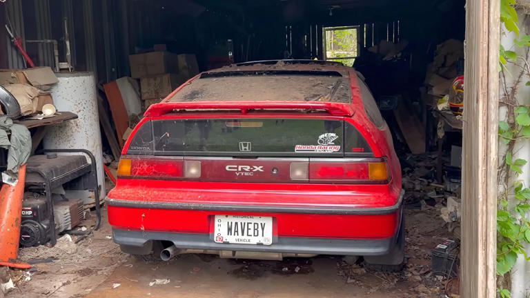 A JDM-swapped Honda CRX Si barn find gets the deep clean it deserved